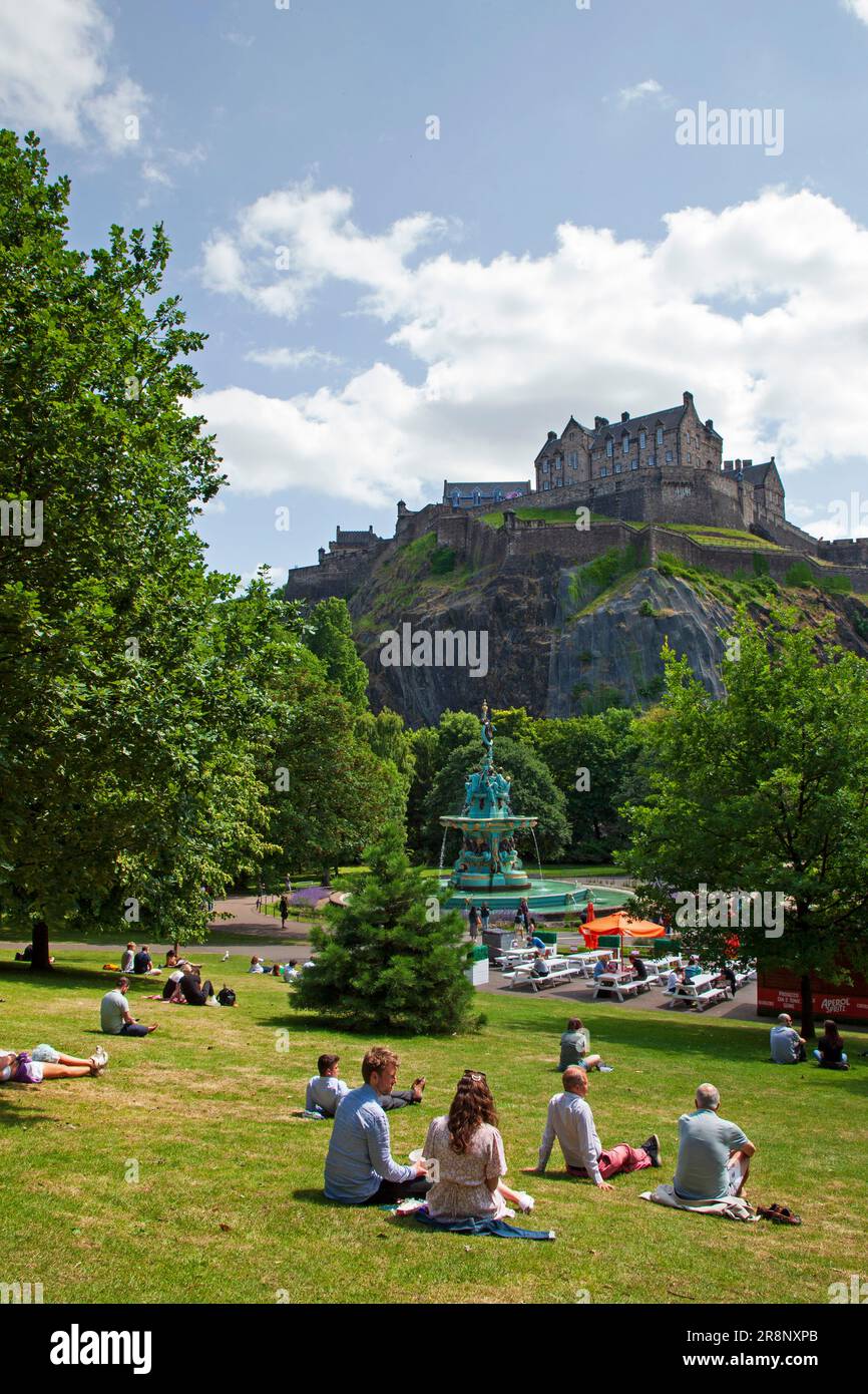 Edinburgh, city centre Scotland, UK. 22nd June 2023. Hot afternoon with ...