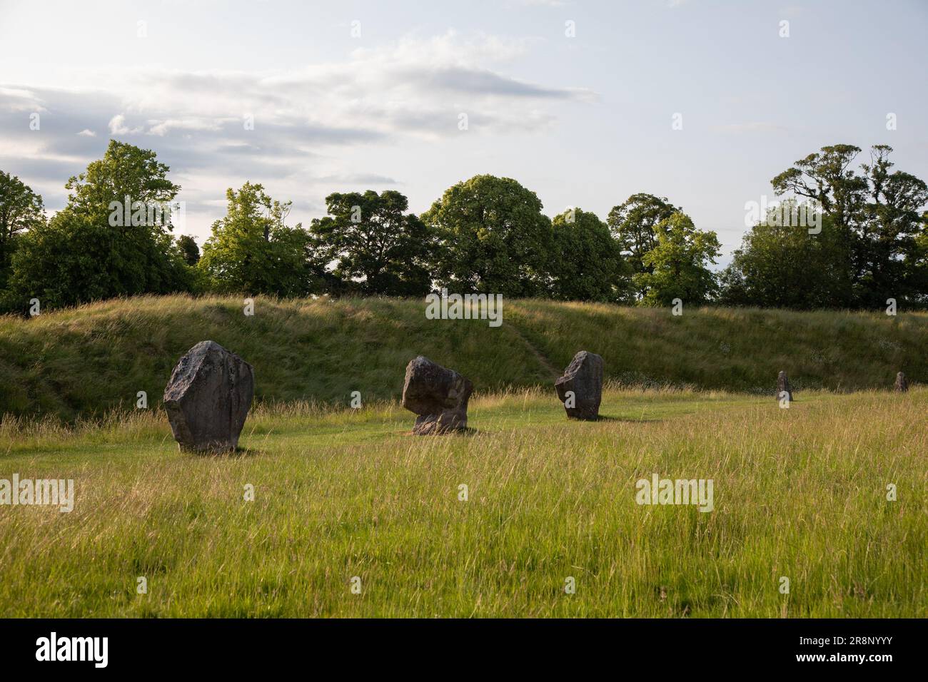 Avebury henge hi-res stock photography and images - Alamy