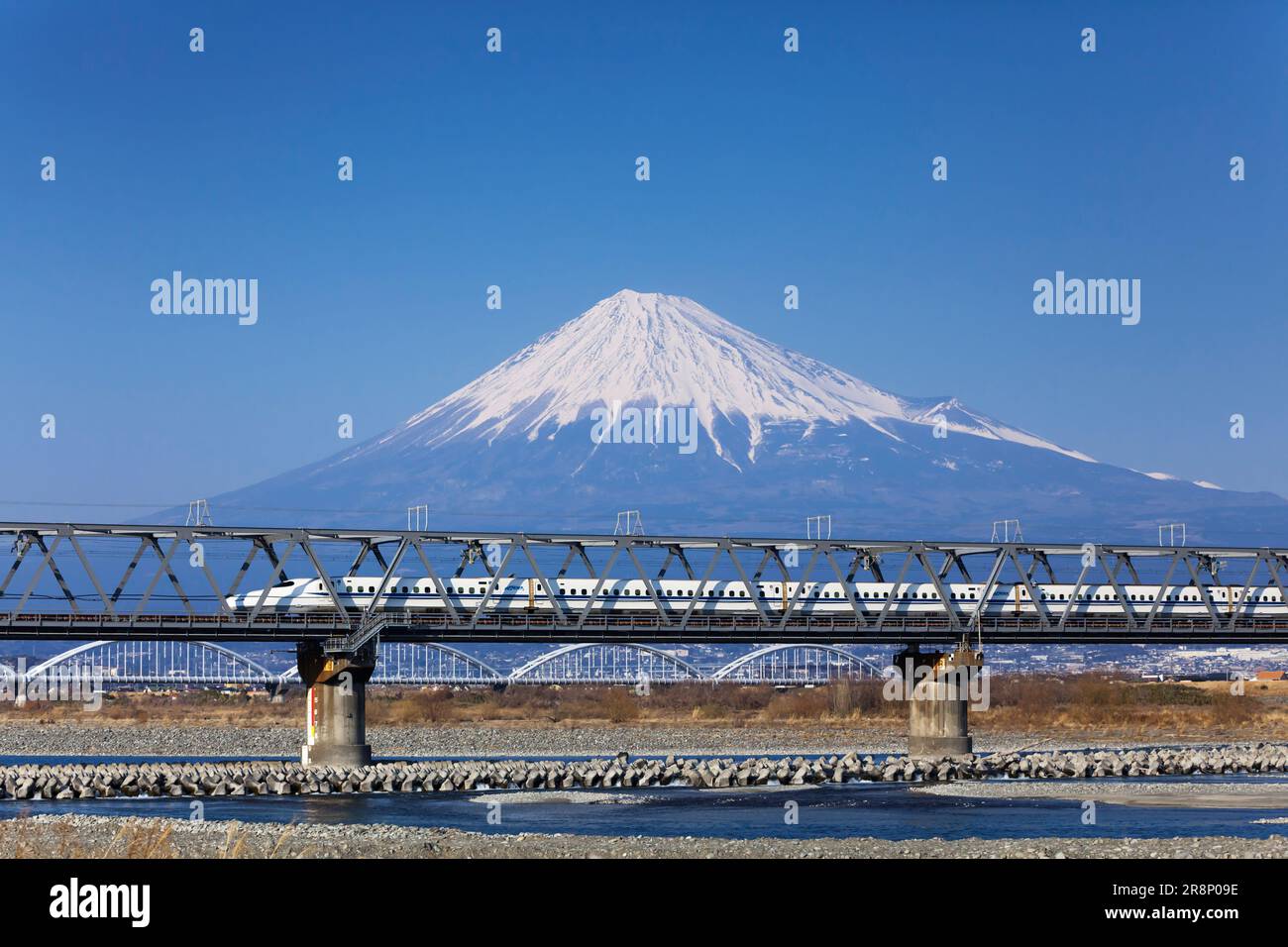 Shinkansen crossing the Fuji River and Mt Stock Photo - Alamy