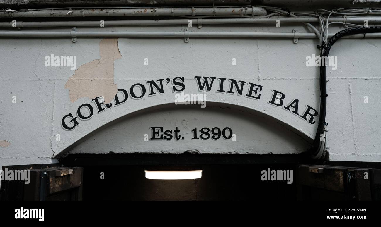 Gordon’s wine bar hi-res stock photography and images - Alamy