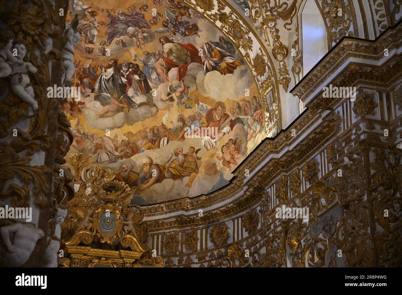 Scenic ceiling view of the Latin cross shaped Cattedrale di San ...