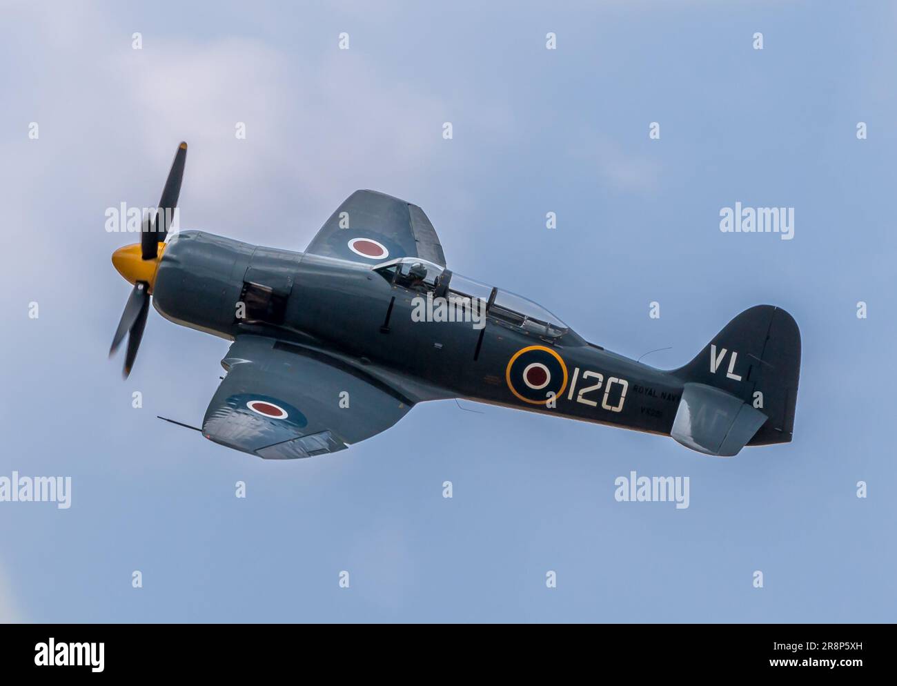 World war 2 fighter plane profile hi-res stock photography and images ...