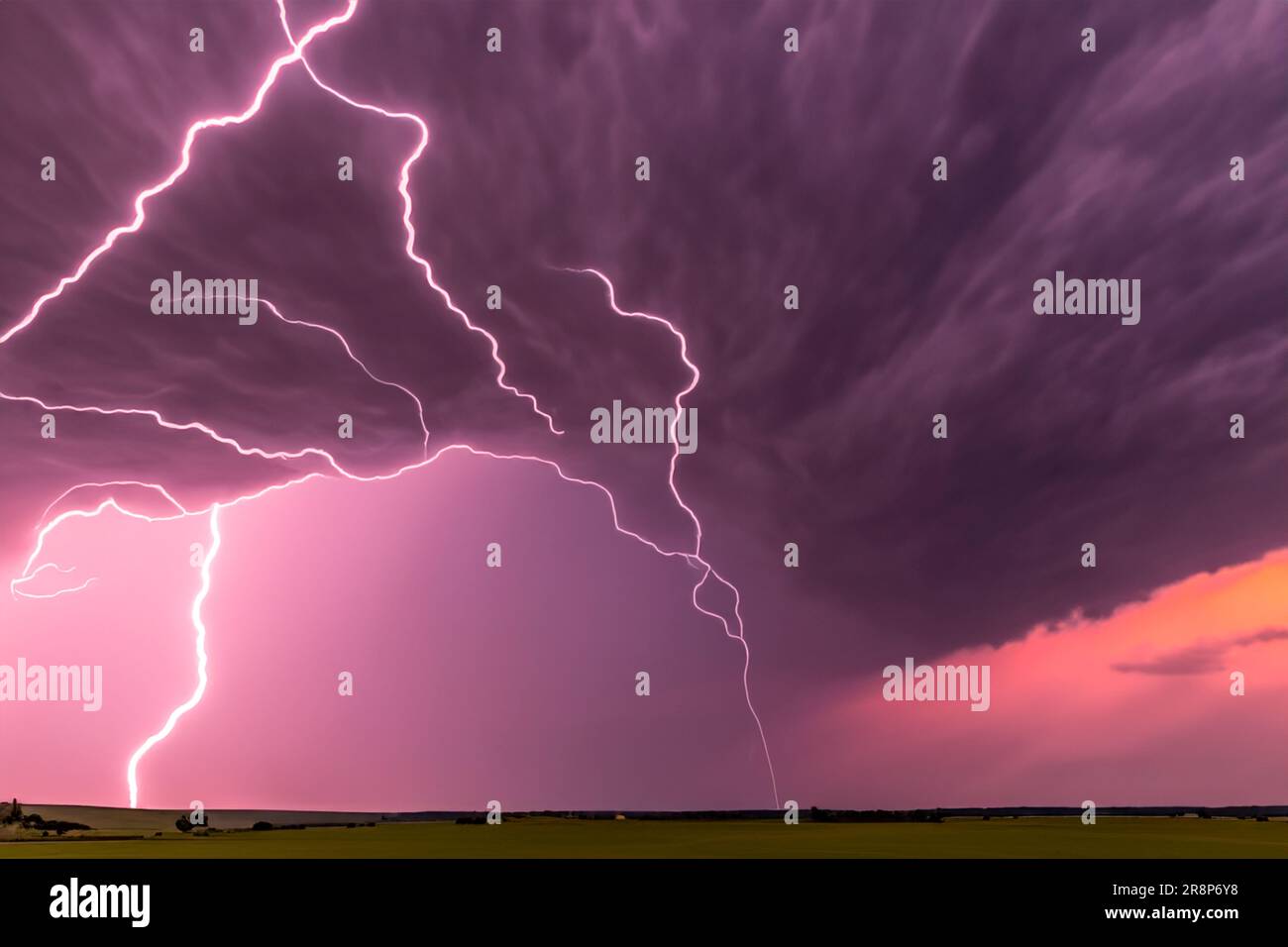 Explosive flash hi-res stock photography and images - Alamy