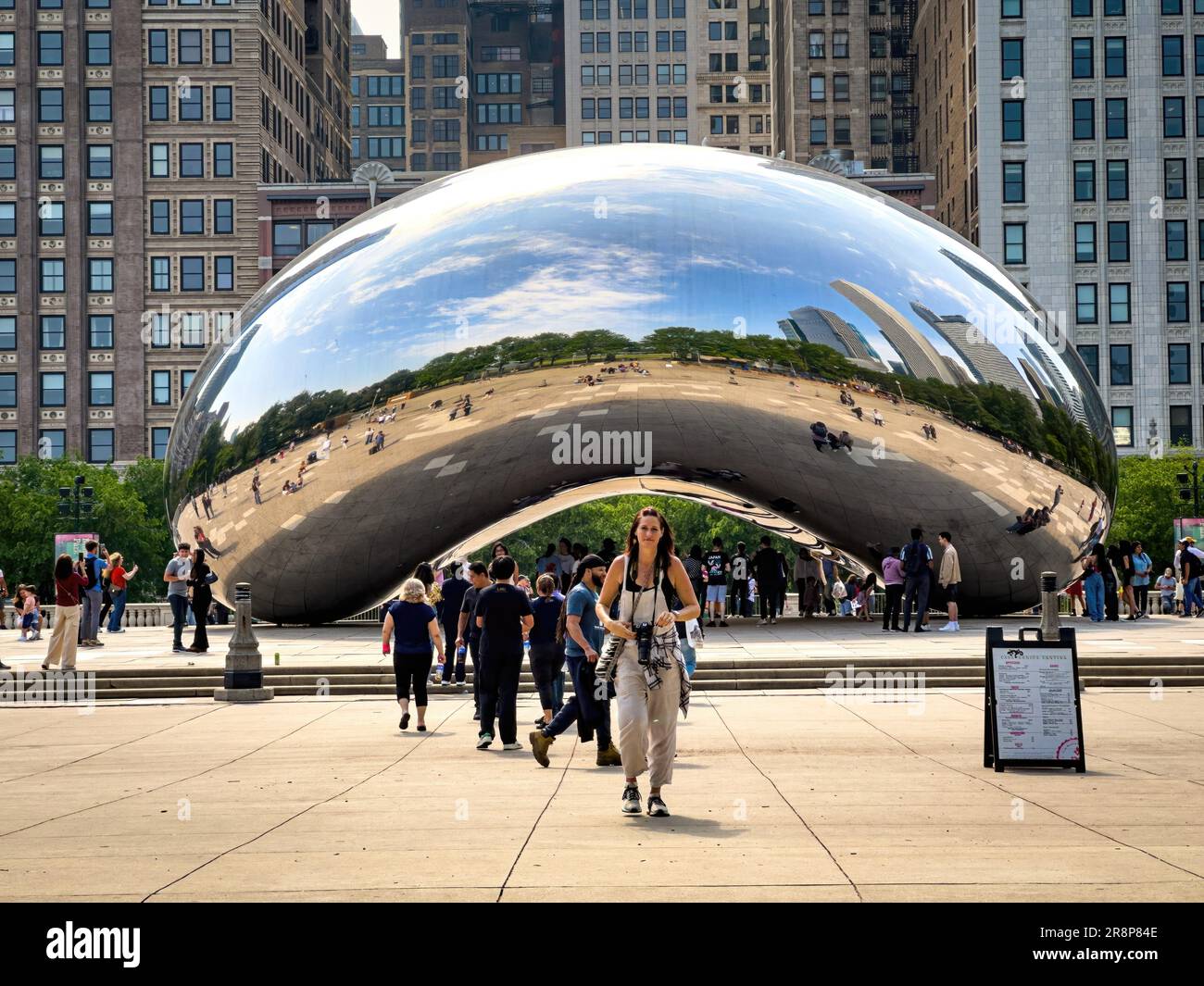Cloud Gate at Millennium Park Chicago - CHICAGO, UNITED STATES - JUNE ...