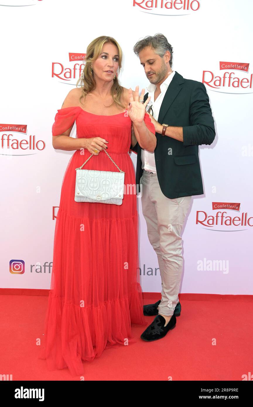 Caroline Beil mit Ehefrau Philipp Sattler beim Raffaello Summer Day ...
