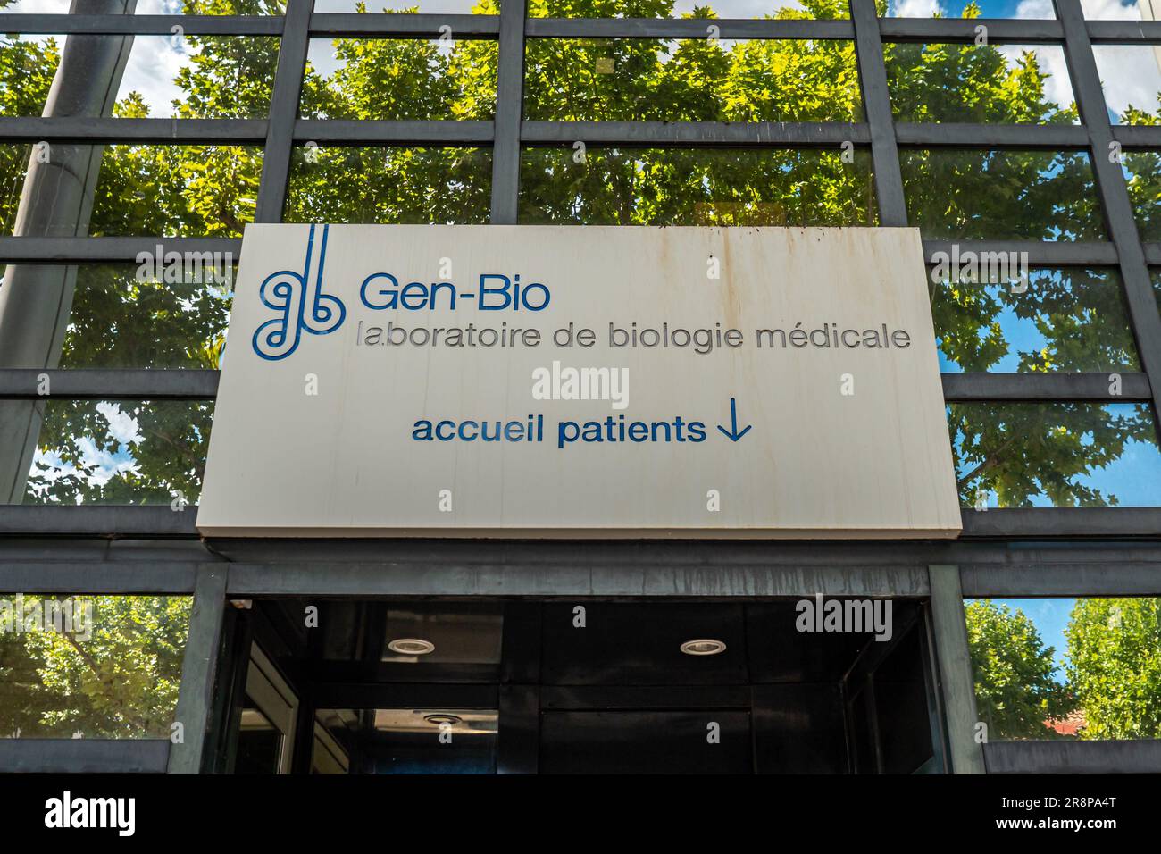 Experiment gen hi-res stock photography and images - Alamy