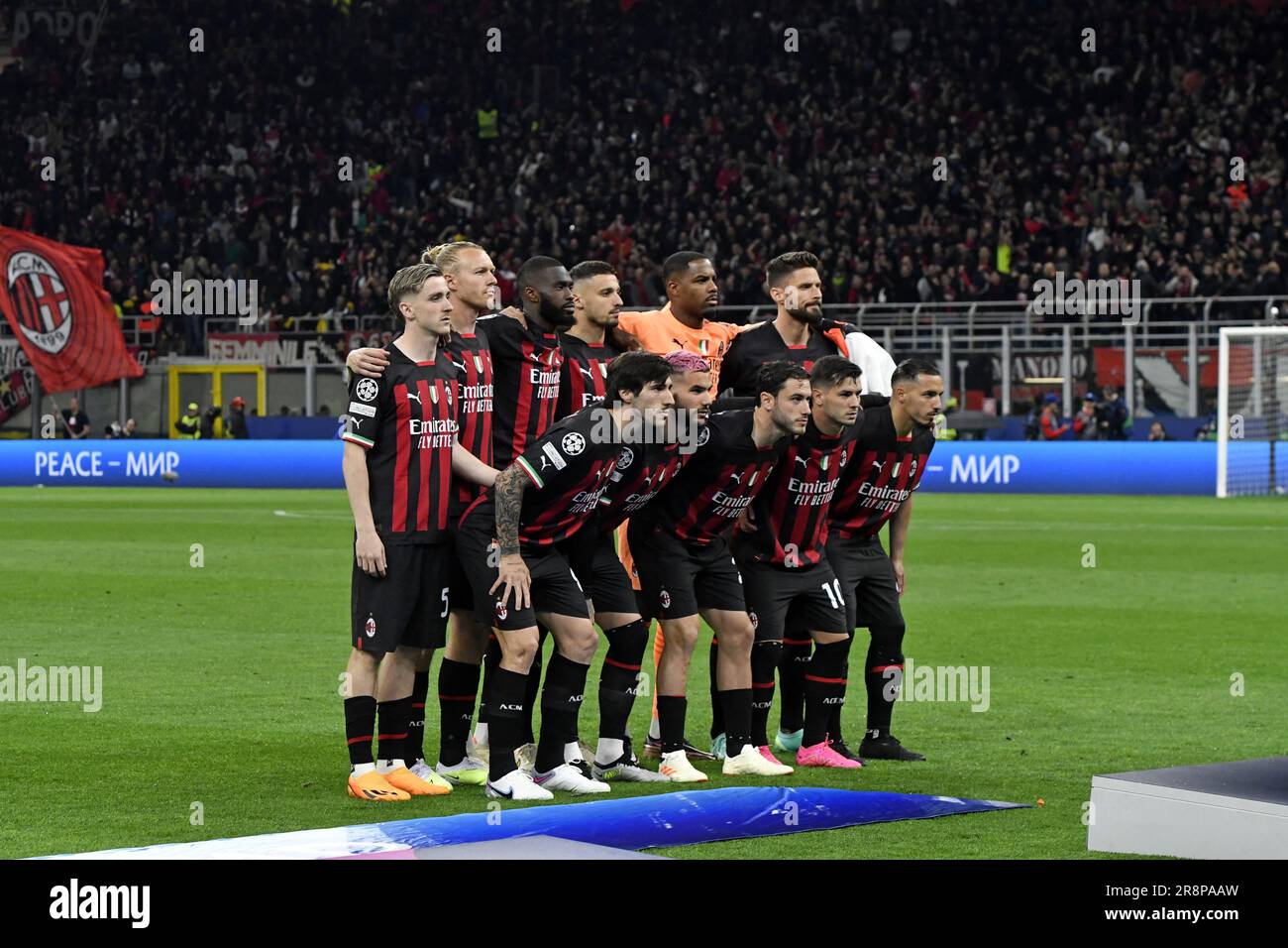 AC Milan football team before the UEFA Champions League match at the ...