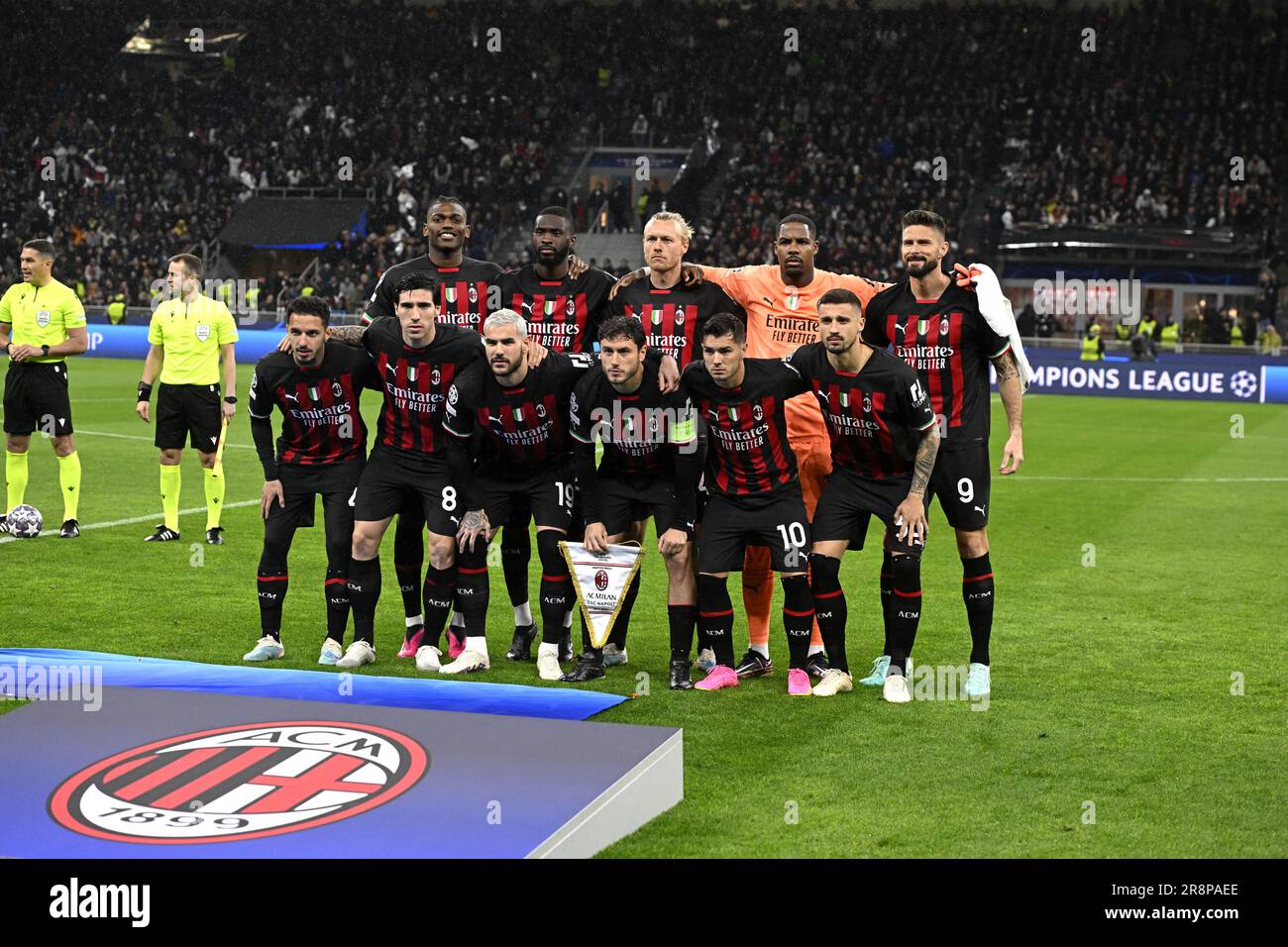 AC Milan football team before the UEFA Champions League match at the ...