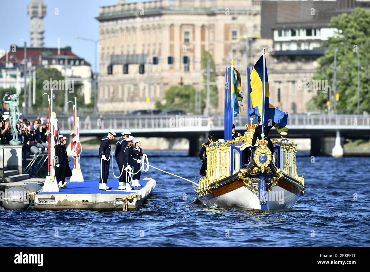 STOCKHOLM 20230622 Drottning Silvia och kung Carl Gustaf reser från Riddarholmen till Stadshuset ...