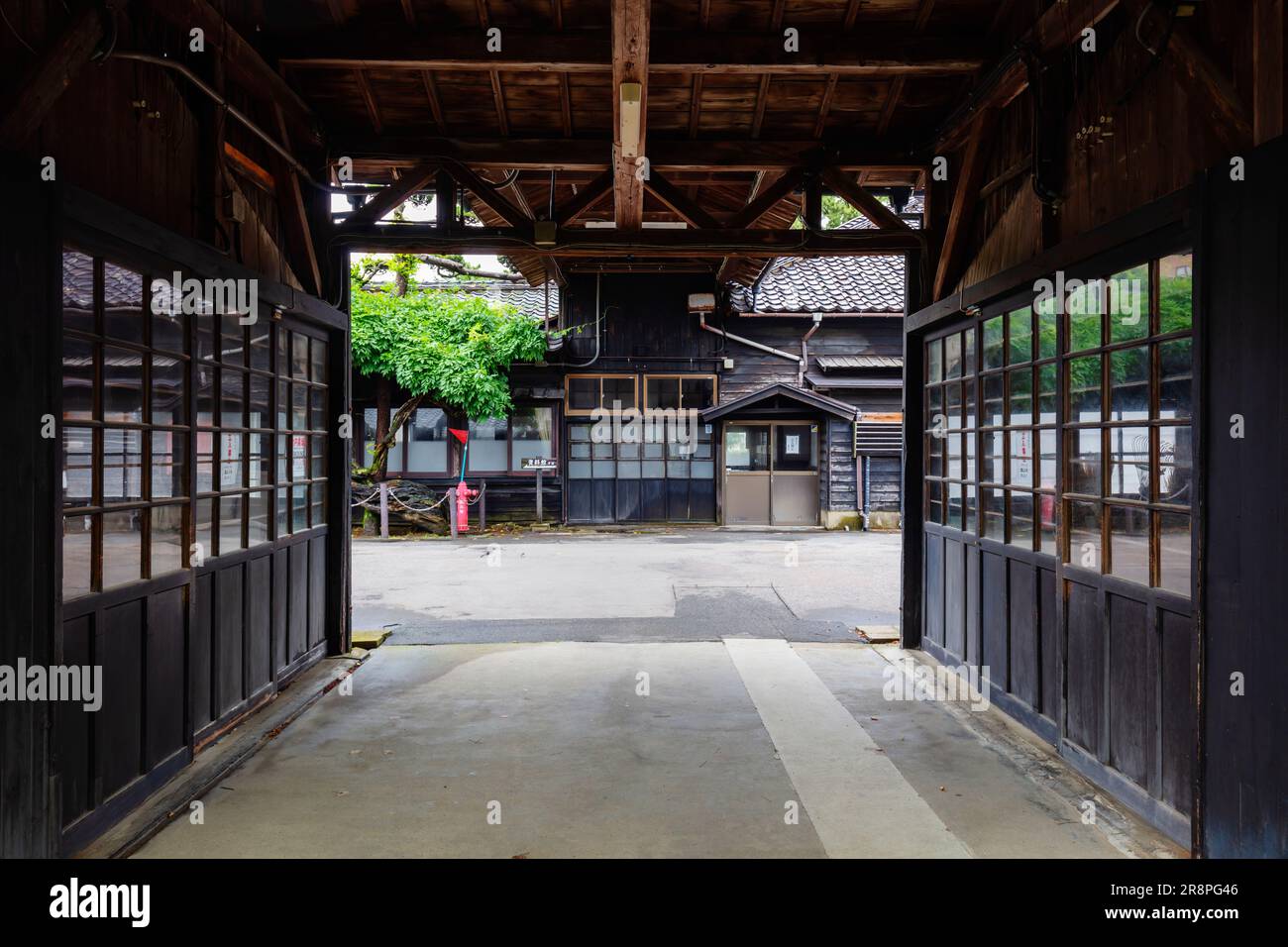 Sliding warehouse doors hi-res stock photography and images - Alamy