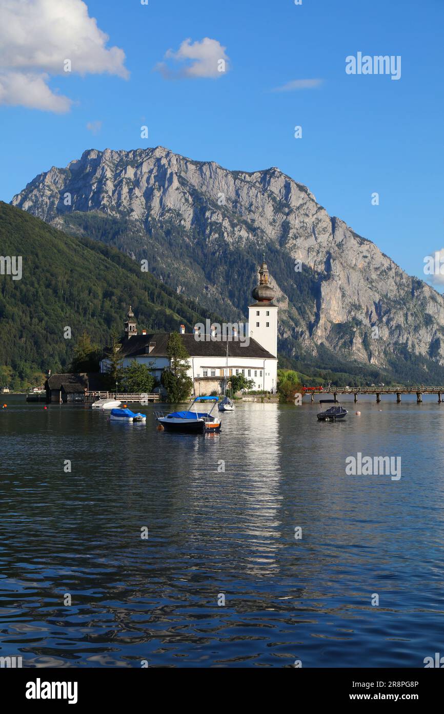Traunsee mountain lake in Austrian Alps. Austria landscape in ...