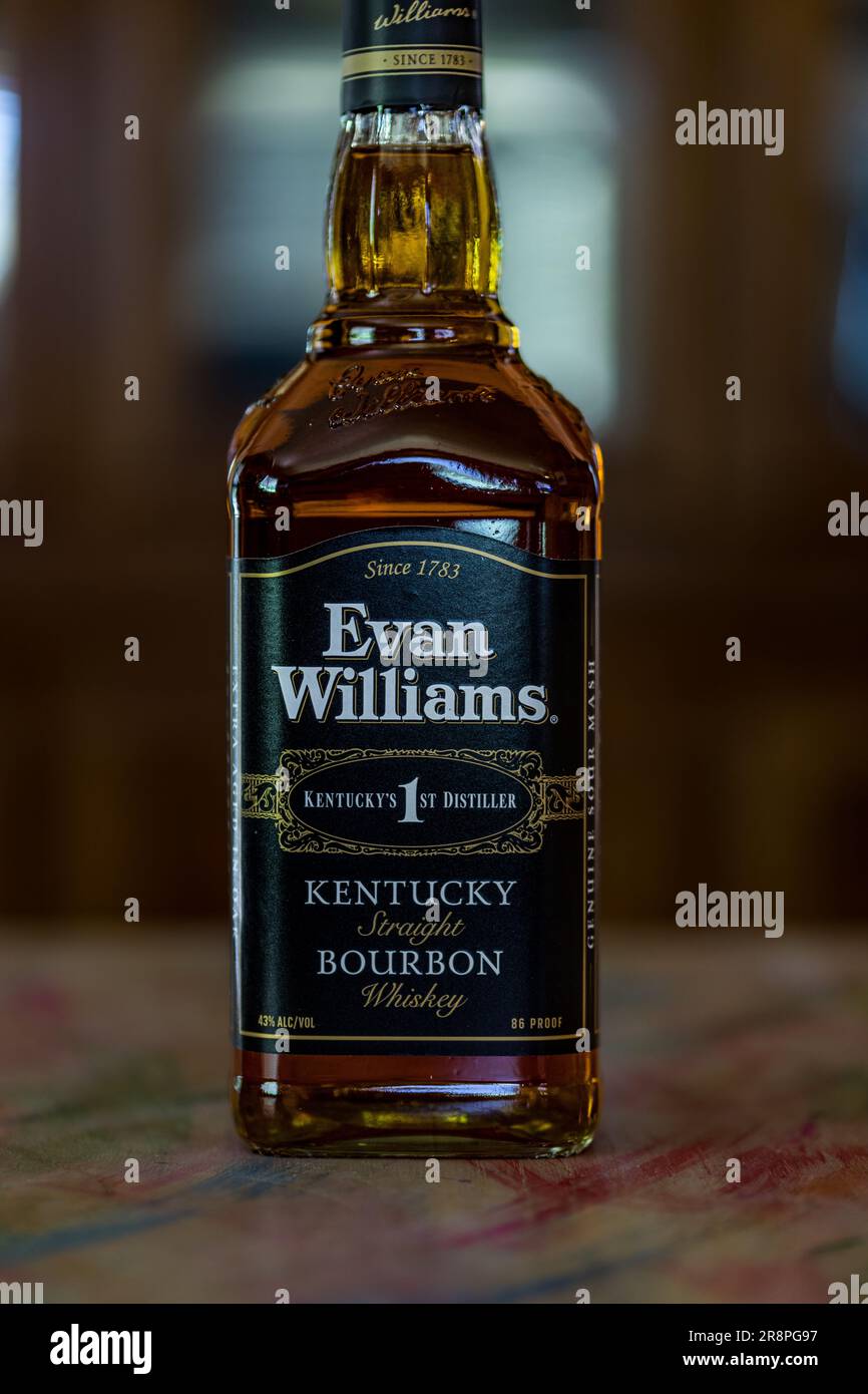 Evan Williams Straight Bourbon Whiskey 86 Proof Stock Photo - Alamy