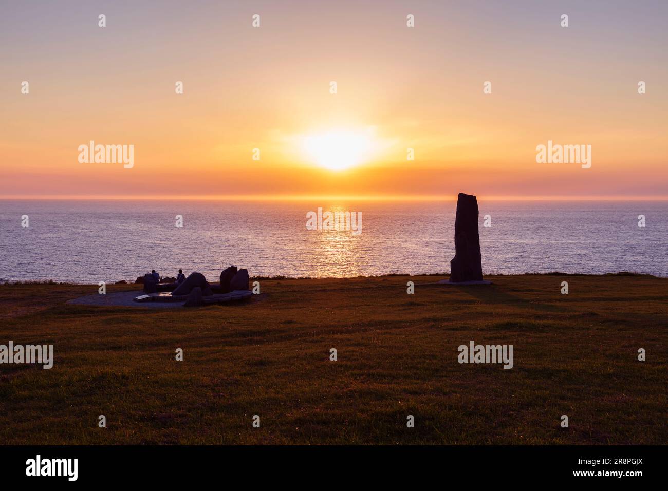 Monument of 40 degrees north latitude hi-res stock photography and ...