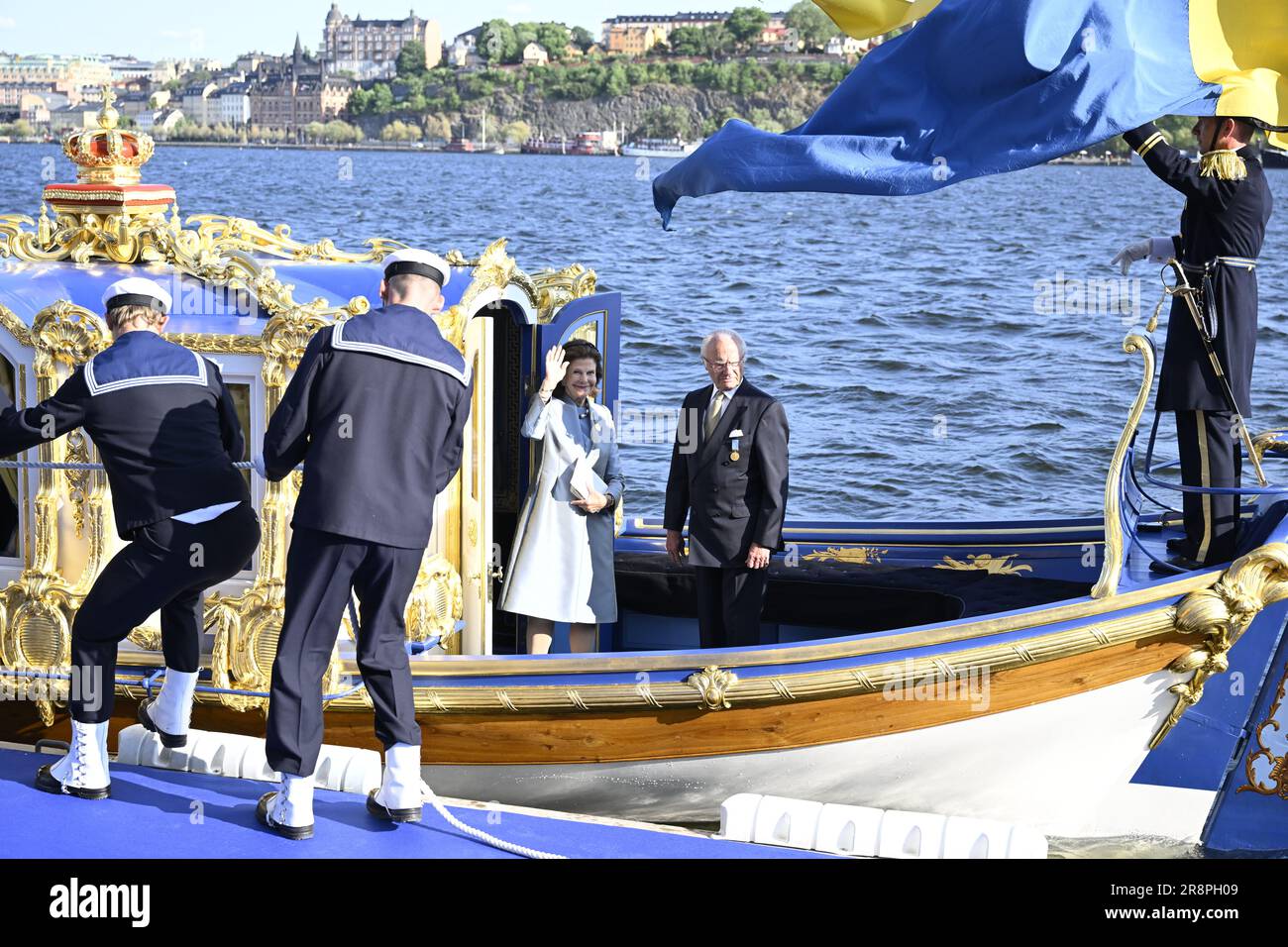 Queen Silvia and King Carl Gustaf travel in the royal pinnace from ...