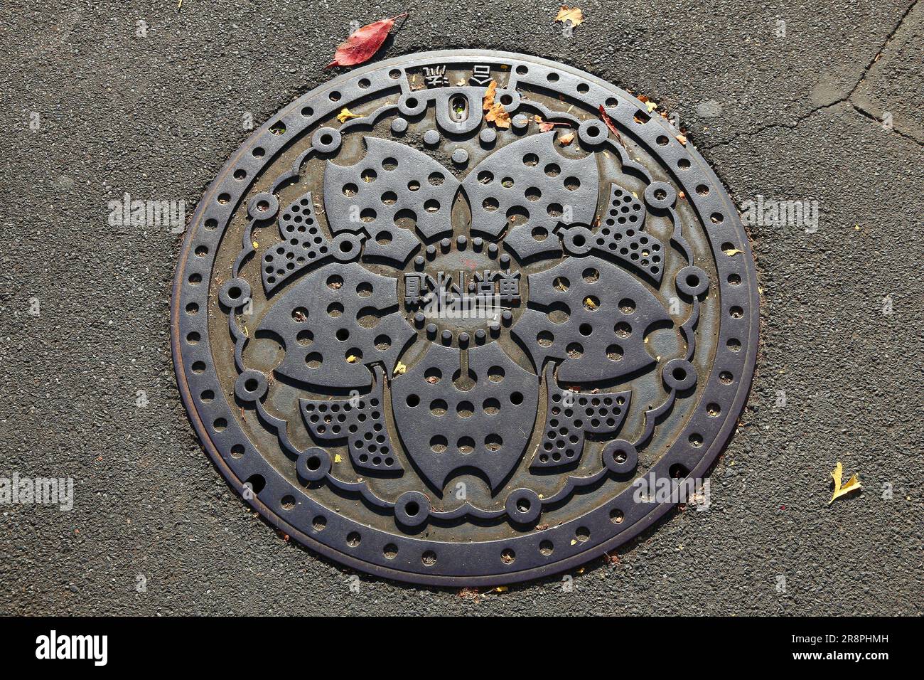 Japanese manhole cover hi-res stock photography and images - Alamy