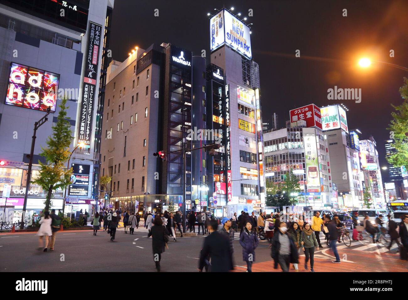 Neons crossing tokyo hi-res stock photography and images - Alamy