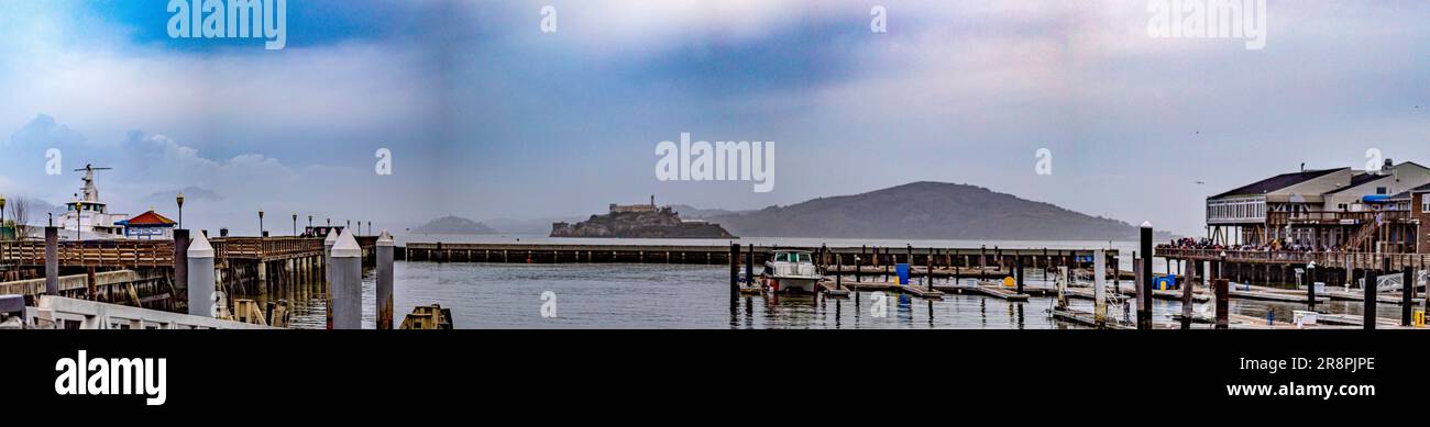Panoramic view of the dock of pier 39 of the Fisherman's Wharf in San ...