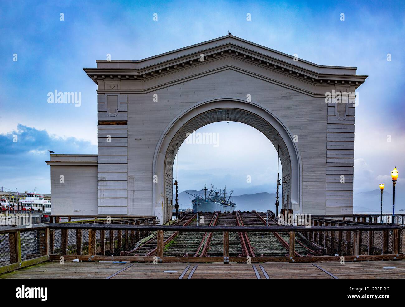 Ferry arch dock 43 hi-res stock photography and images - Alamy