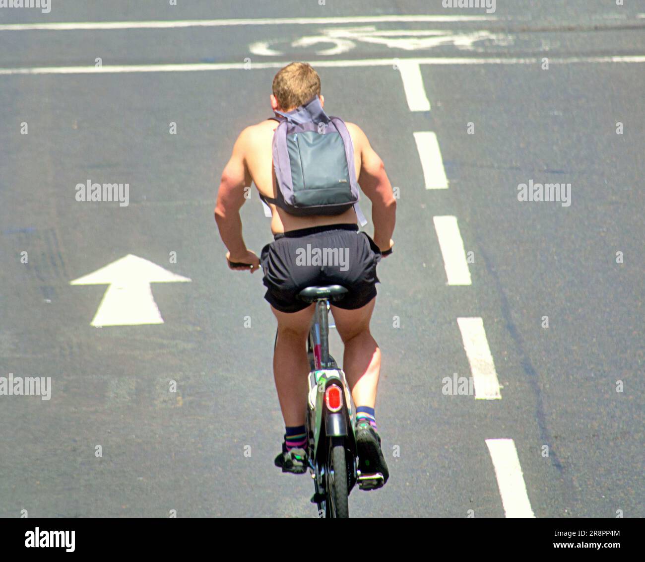 Glasgow, Scotland, UK 22nd June, 2023. UK Weather: Sunny saw locals and ...