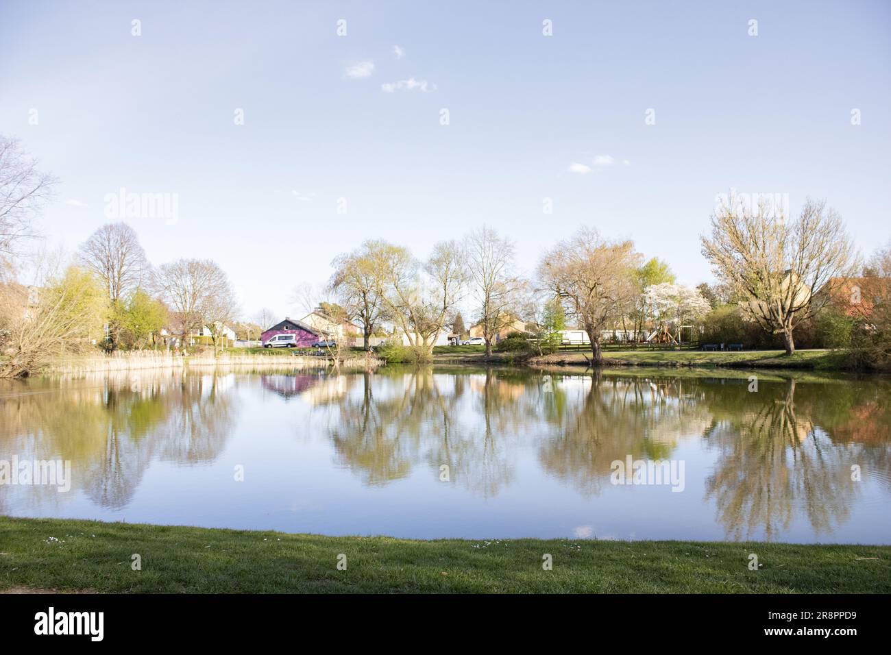 Pondside hi-res stock photography and images - Alamy