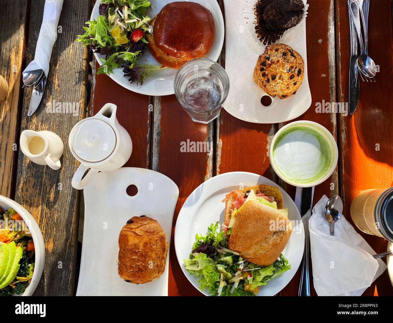 Overhead picnic table hi-res stock photography and images - Alamy