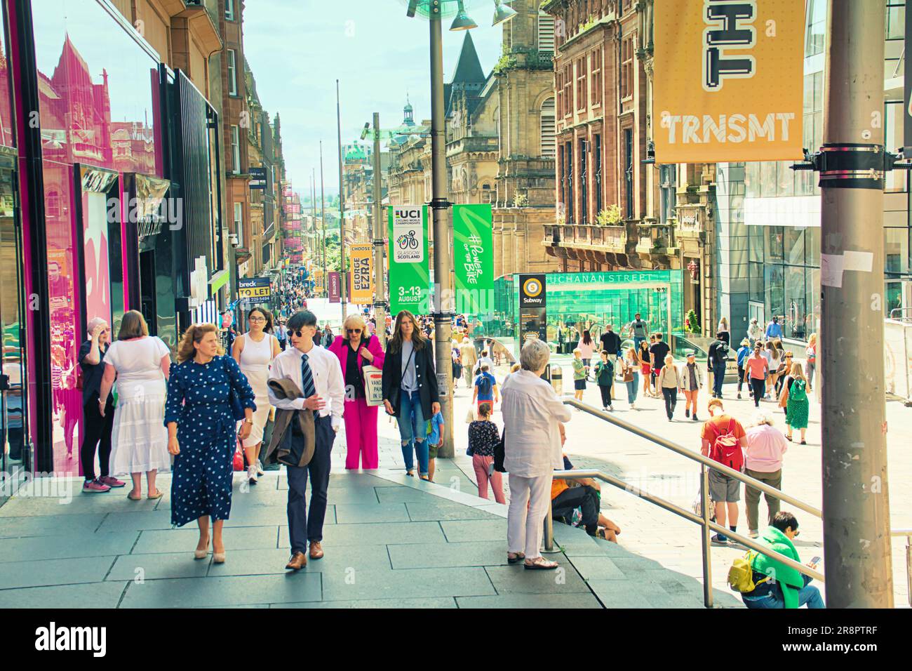 Glasgow, Scotland, UK 22nd June, 2023. UK Weather: Sunny saw locals and ...