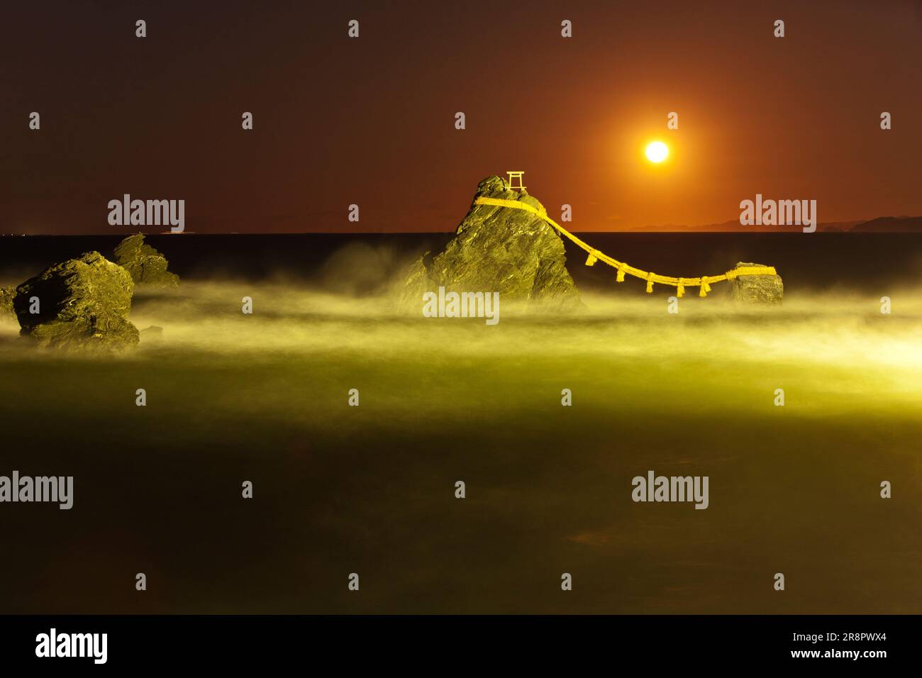 Meoto Iwa rock Stock Photo - Alamy