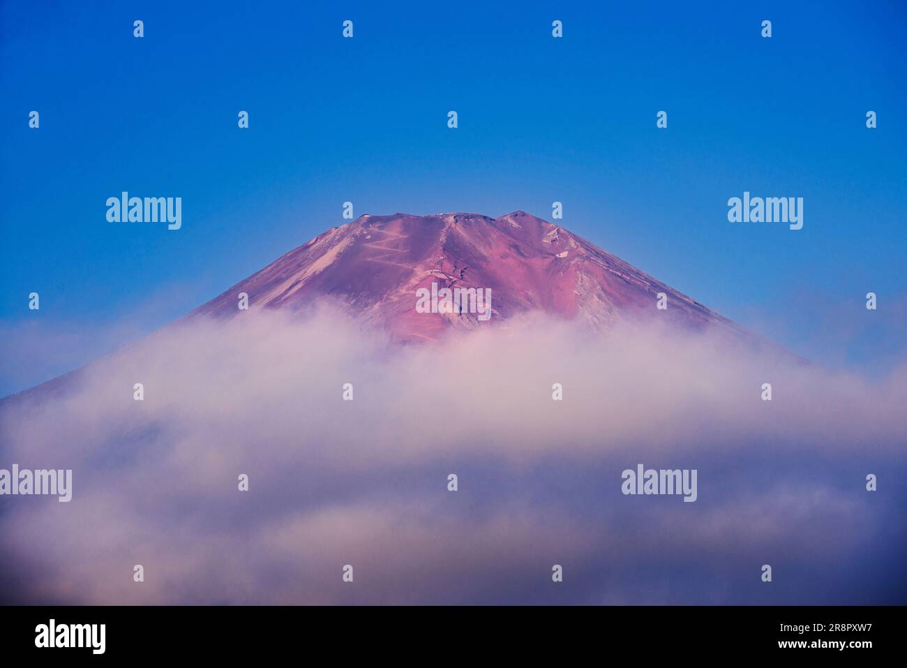 View of morning sun on Mount Fuji Stock Photo - Alamy