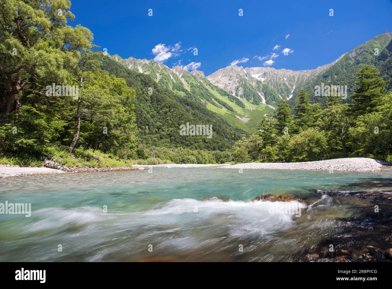 Hotaka mountain range seen from Kamikochi Taishoike pond in the?morning ...