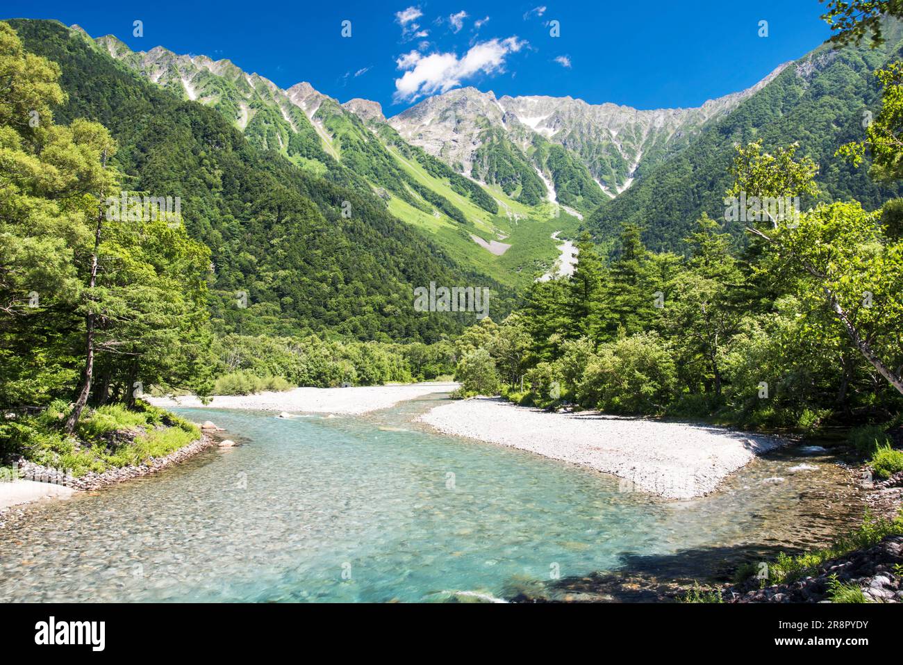 Hotaka mountain range seen from Kamikochi Taishoike pond in the?morning ...