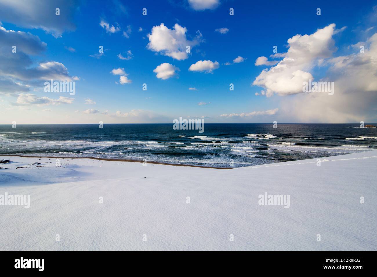 Tottori sand dunes under snow Stock Photo - Alamy