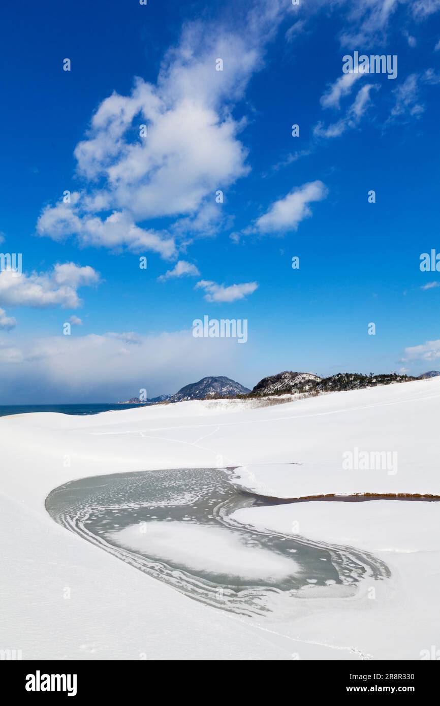 Tottori sand dunes under snow Stock Photo - Alamy