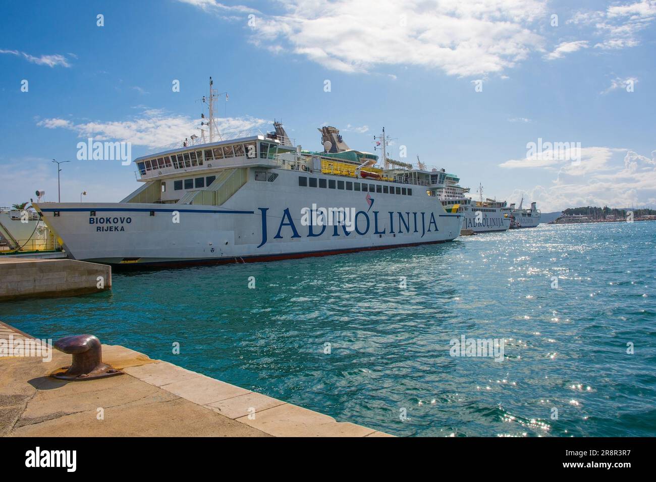 Split island ferry hi-res stock photography and images - Alamy