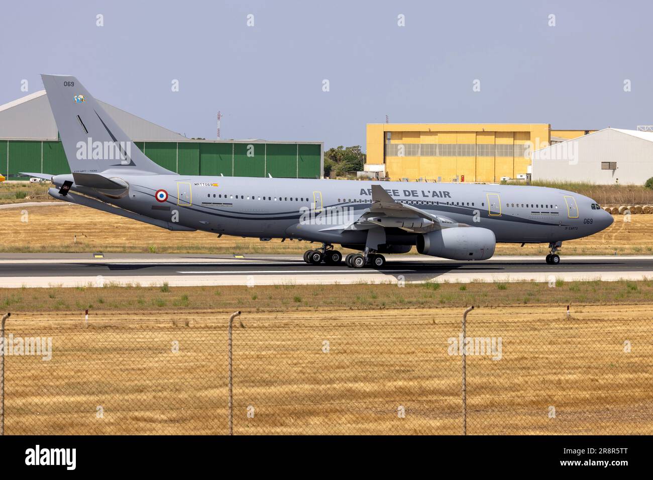 French Air Force Airbus A330-243(MRTT) Phenix (Reg: MRTT069) departing ...