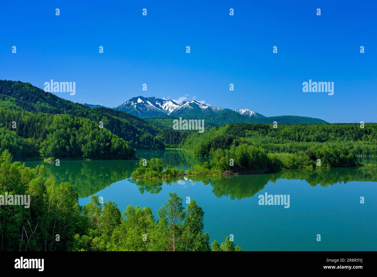 Lake Taisetsu and Taisetsu Zan Stock Photo - Alamy