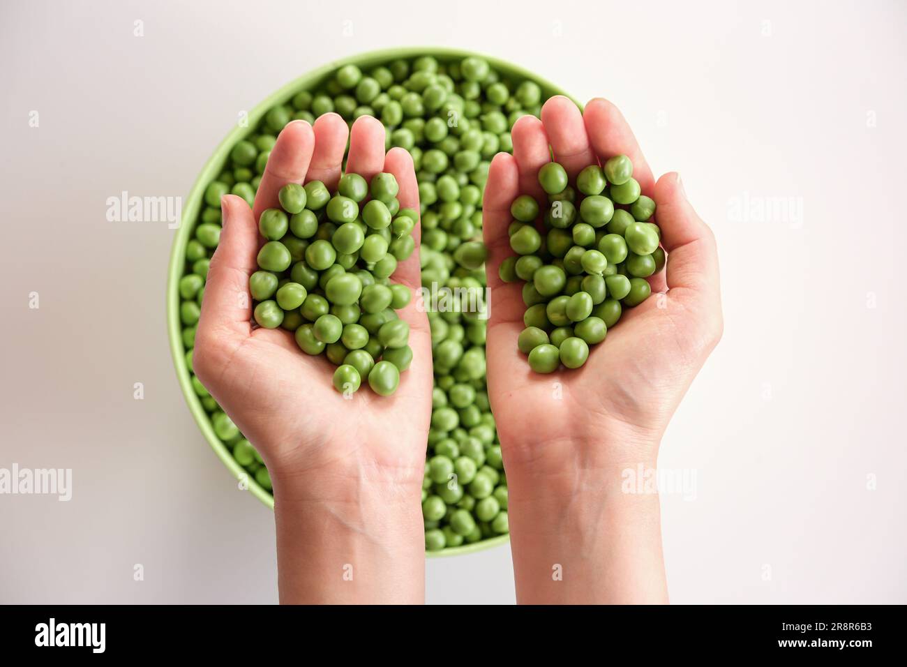 Pea farming hi-res stock photography and images - Alamy