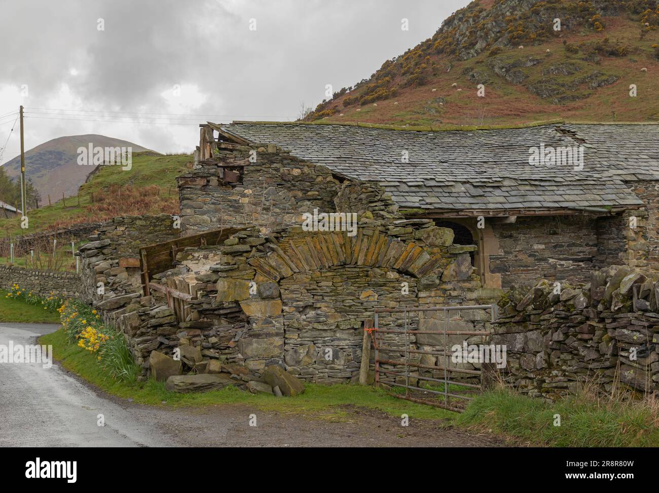 Broken down barn hi-res stock photography and images - Alamy