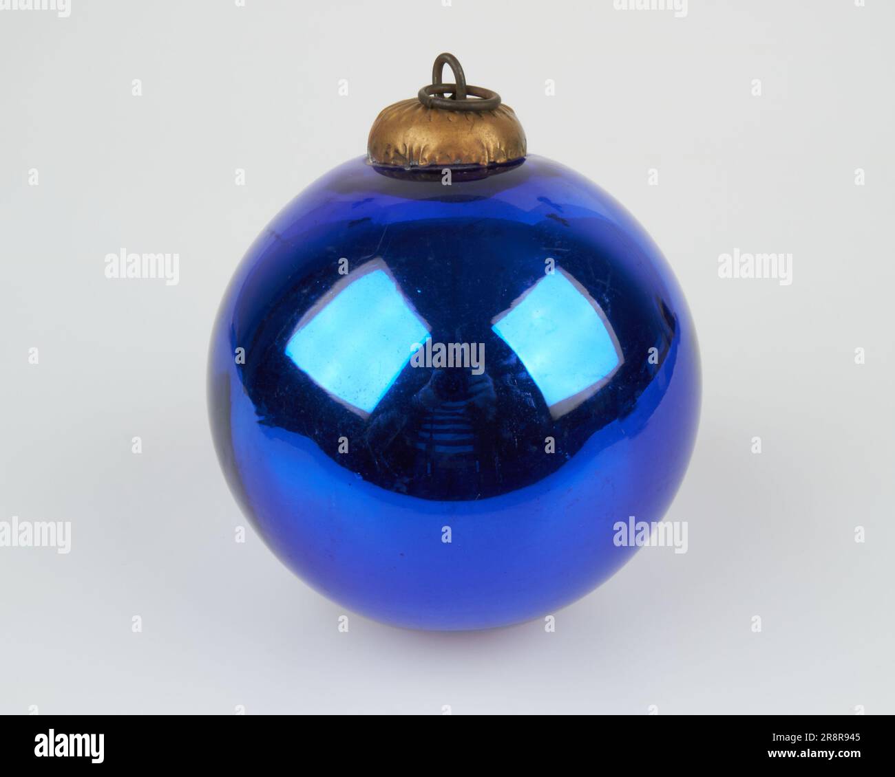 Antique 1920-30s blue mirrored glass witches ball Stock Photo - Alamy