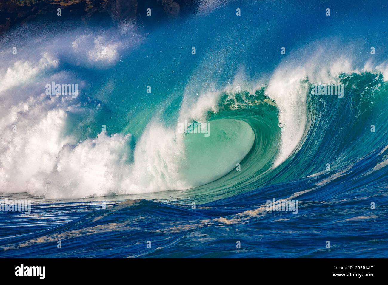 Wave, Waimea Bay, North Shore, Oahu, Hawaii Stock Photo - Alamy