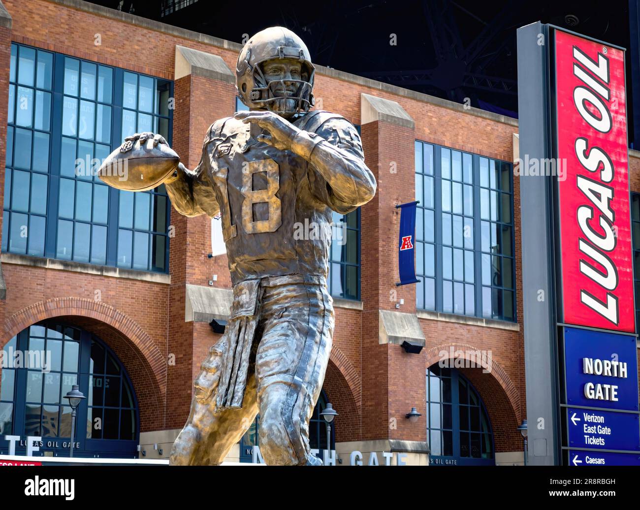 Peyton Manning statue in front of Lucas Oil Stadium in Indianapolis ...
