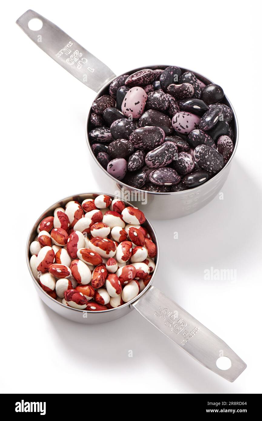 Two measuring cups with kidney beans, white background Stock Photo - Alamy