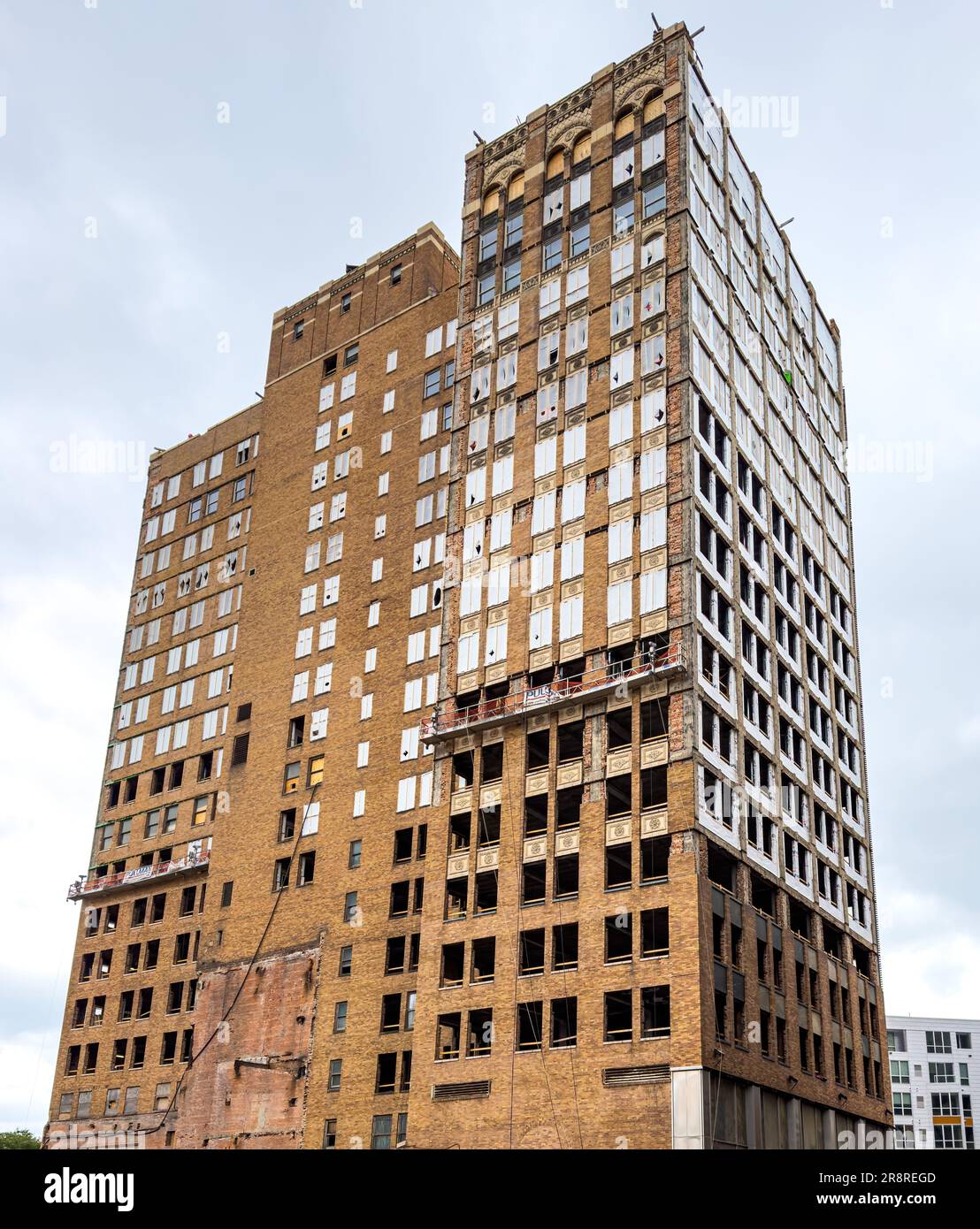 Detroit michigan construction skyscraper hi-res stock photography and ...
