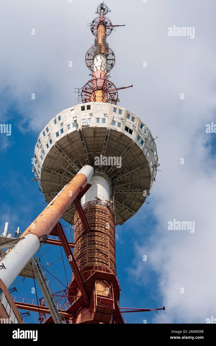 Tv broadcasting tower hi-res stock photography and images - Alamy