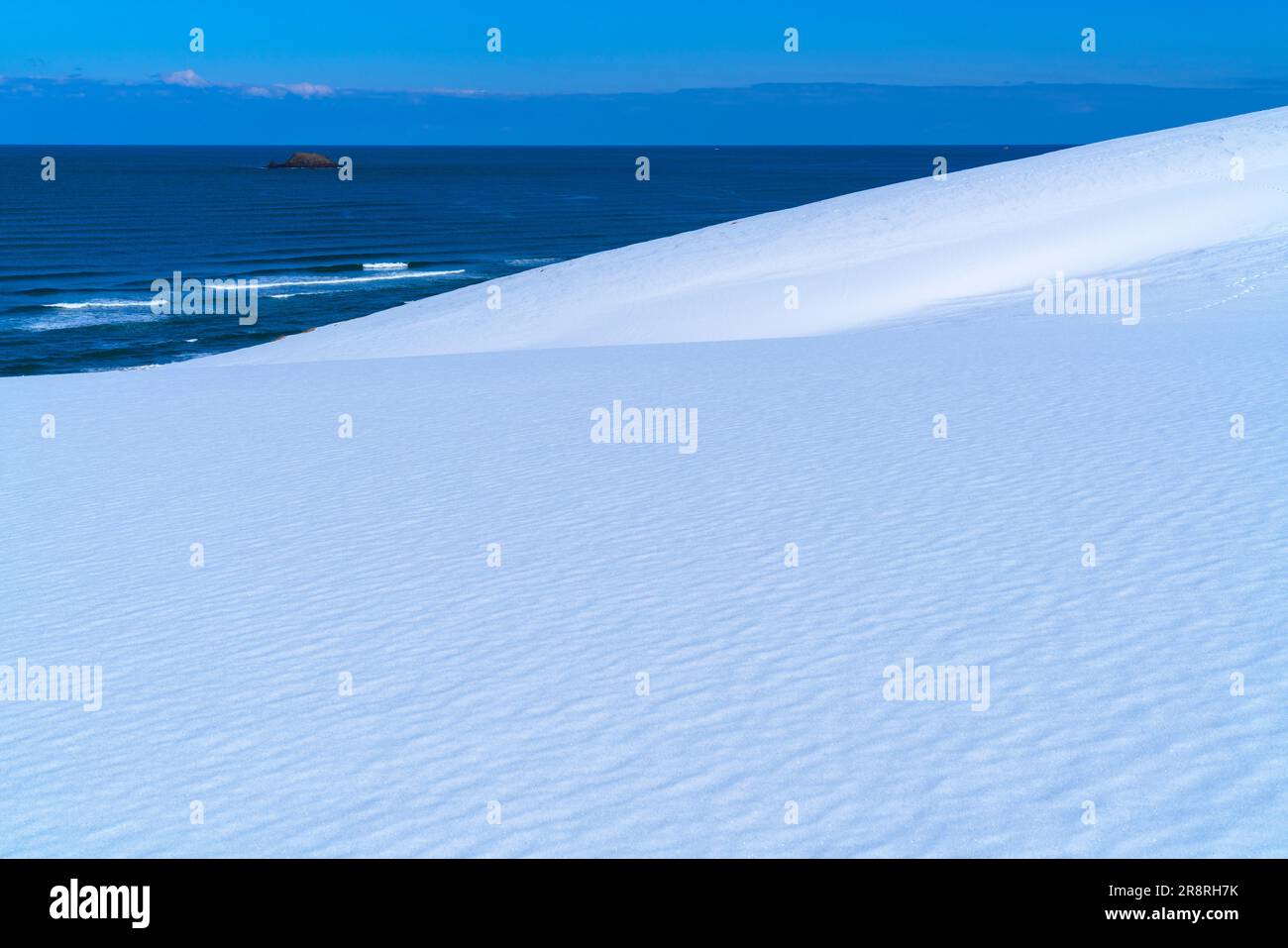 Tottori dunes snow hi-res stock photography and images - Alamy