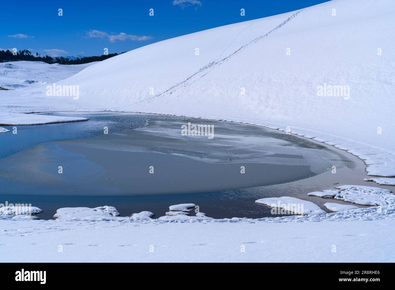 Tottori sand dunes under snow Stock Photo - Alamy