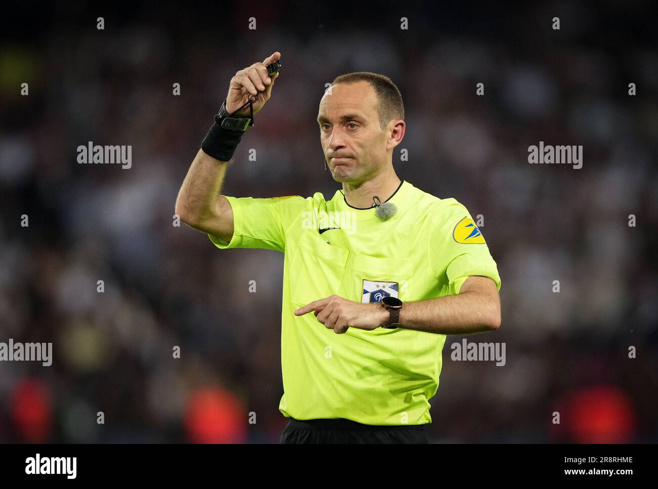 Referee Thomas Leonard during the Ligue 1 match between Paris Saint ...