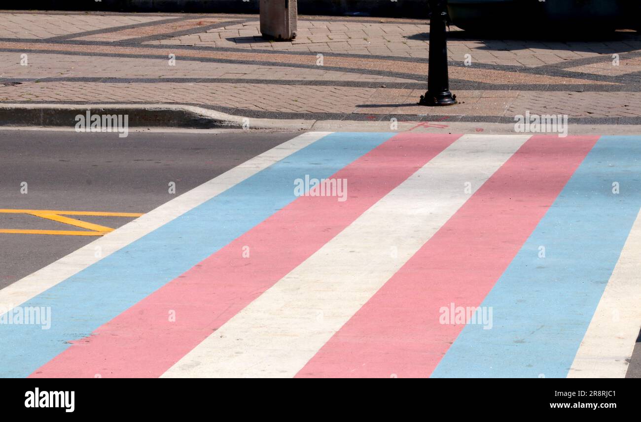 Crosswalk on city street hi-res stock photography and images - Alamy