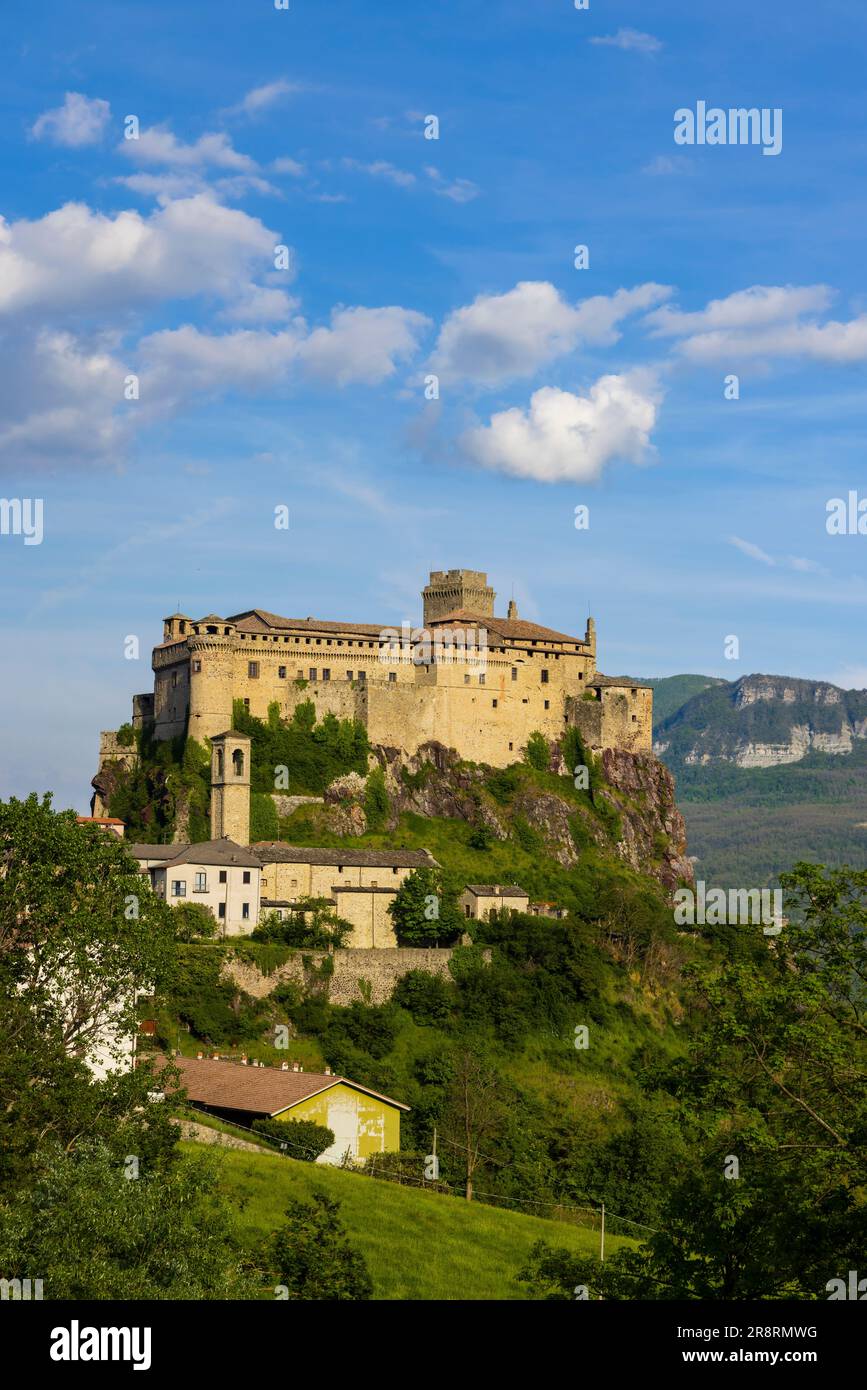 Bardi castle (Castello di Bardi) with town, province of Parma, Emilia ...
