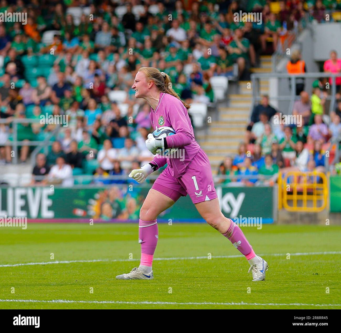 Courtney brosnan republic ireland hi-res stock photography and images ...