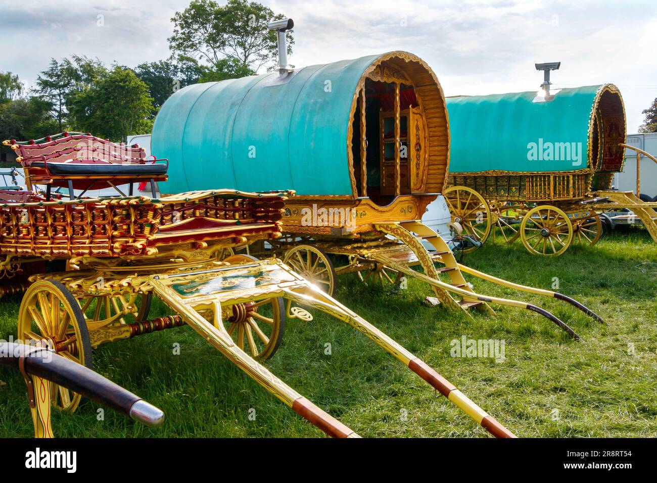 Gypsy wagons hi-res stock photography and images - Alamy